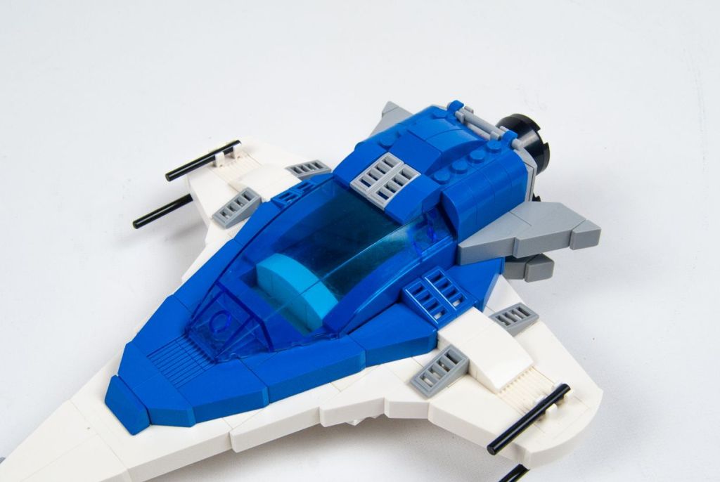 Rebuild: Cosmic Cruiser – Blocks – the monthly LEGO magazine for fans