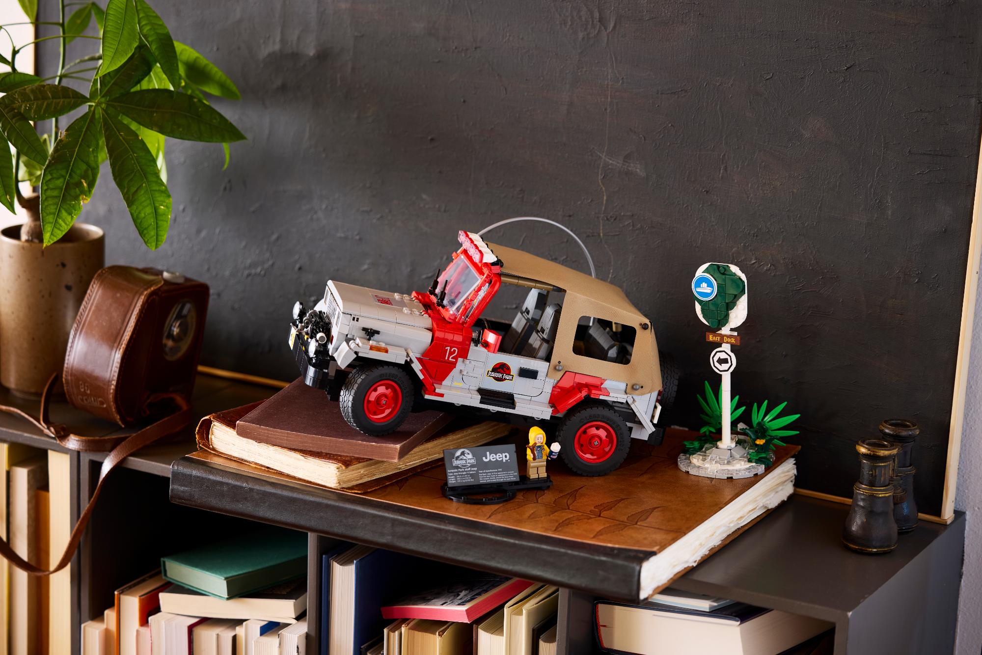 LEGO-77984-Jurassic-Park-Jeep-Wrangler (31) – Blocks – the monthly LEGO ...
