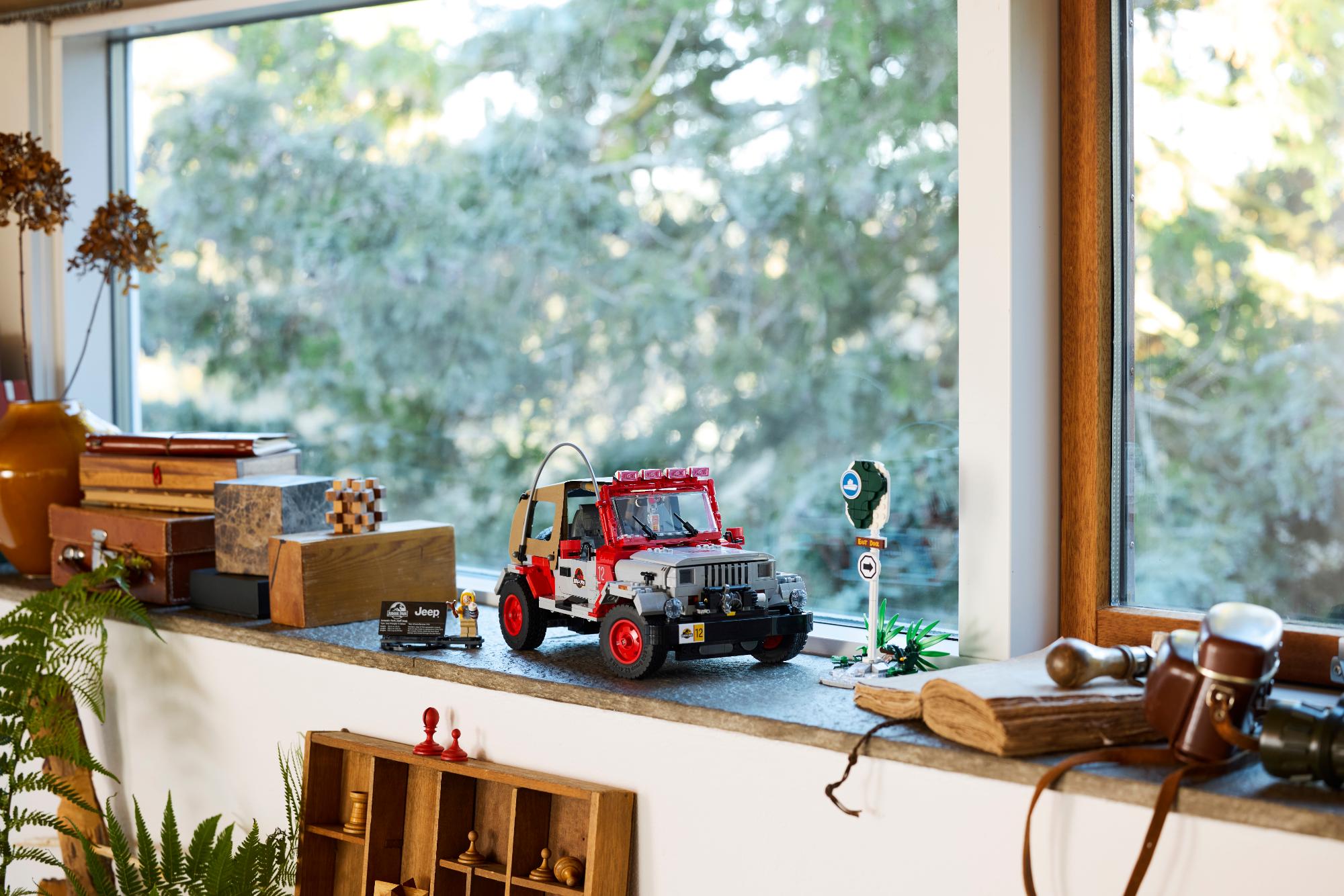 LEGO-77984-Jurassic-Park-Jeep-Wrangler (32) – Blocks – the monthly LEGO ...
