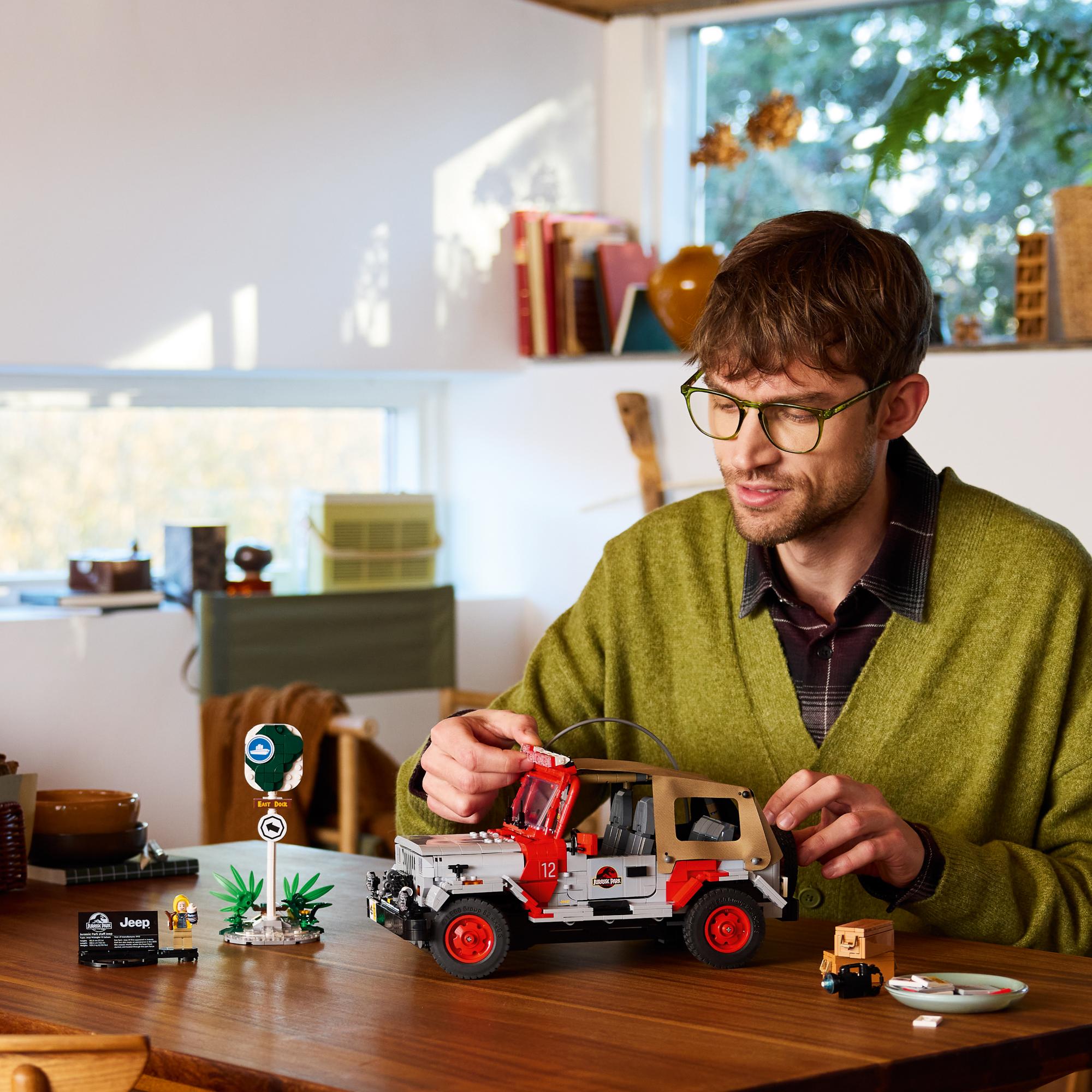 LEGO-77984-Jurassic-Park-Jeep-Wrangler (8) – Blocks – the monthly LEGO ...